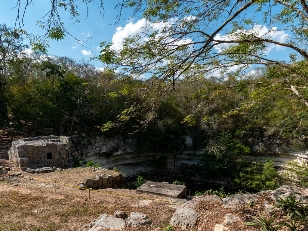 ¡Una serpiente te guiará al Cenote Sagrado en Chichen Itzá! – Adriana Luna